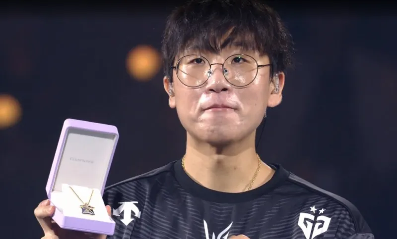 [JR热议]落泪的FMVP，Ruler会是Faker之下第一人吗？-英雄联盟丨LPL-虎扑社区