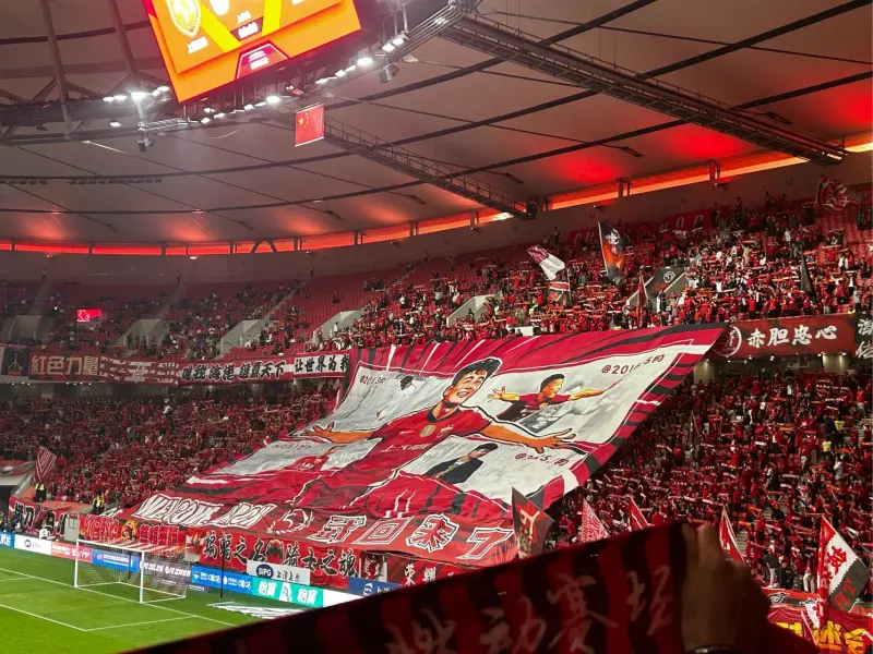 这就是牌面！上海海港Tifo欢迎武磊回归-中国足球-虎扑社区