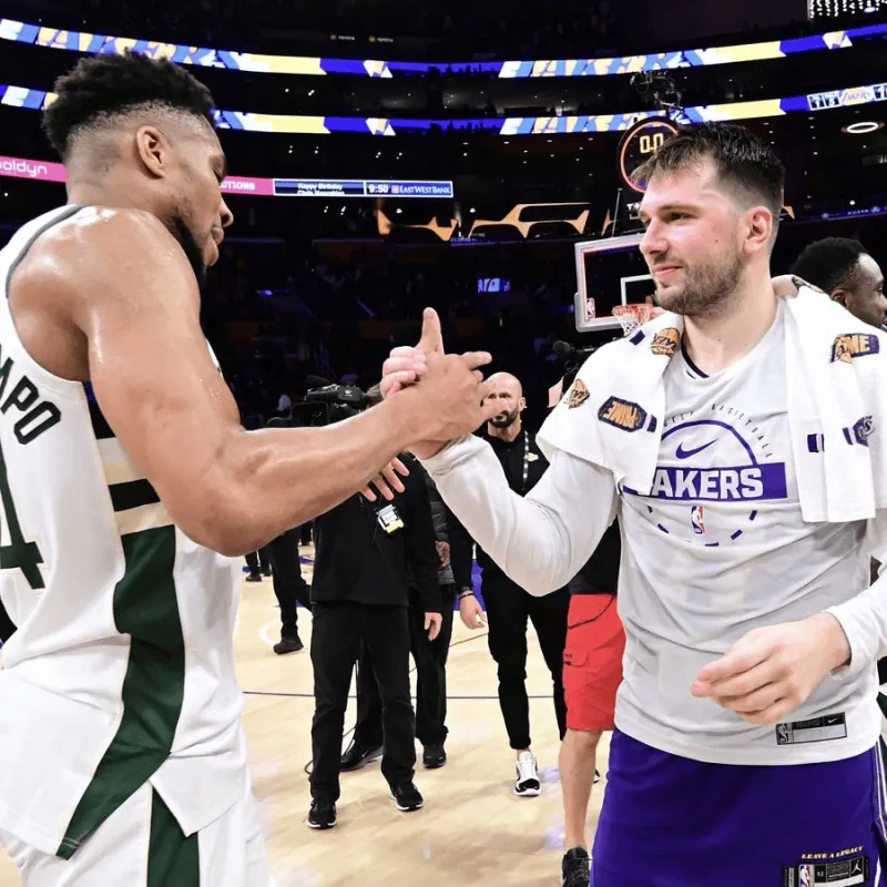 [流言板]美记：NBA高管们认为，湖人是今夏得到字母哥的“领跑者”-NBA新闻-虎扑社区