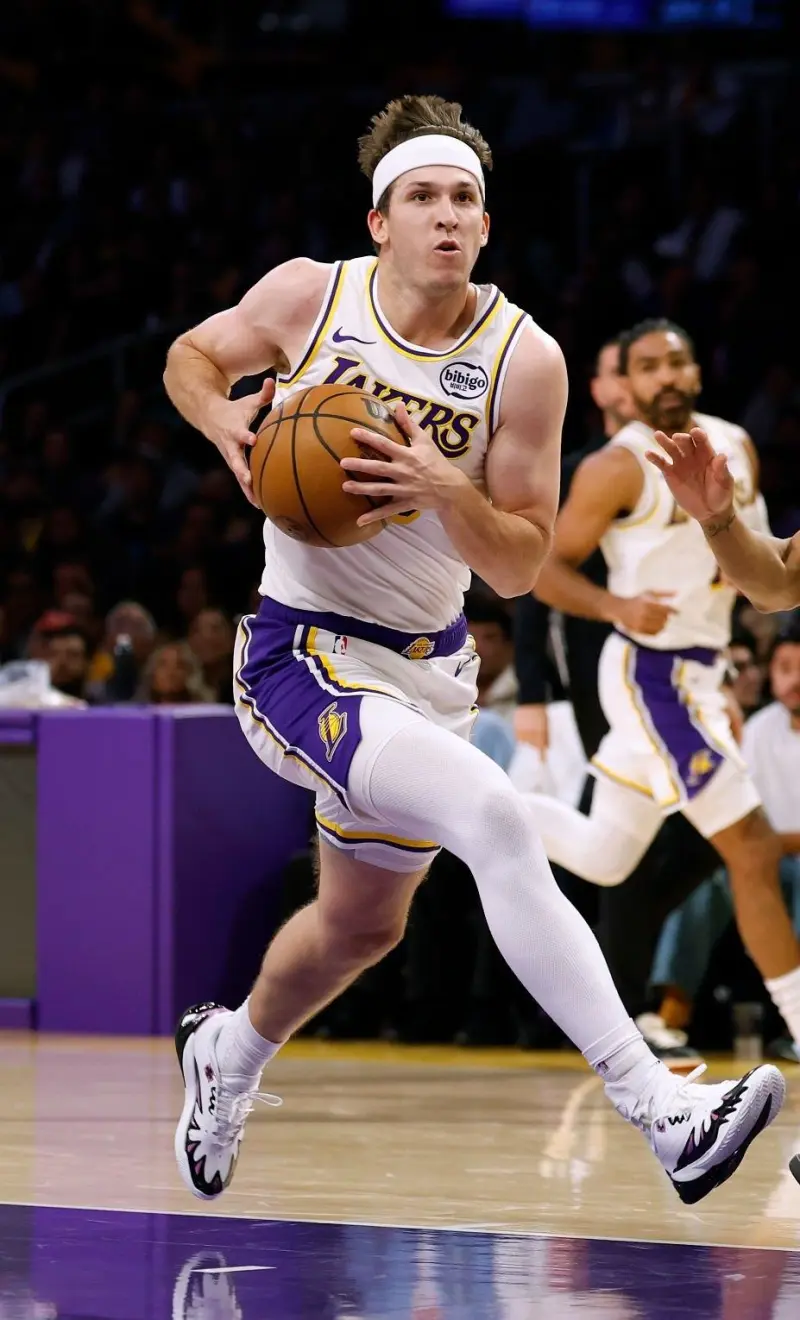 [流言板]里夫斯穿着紫金配色准者AR3，得到33分5篮板8助攻-运动装备-虎扑社区